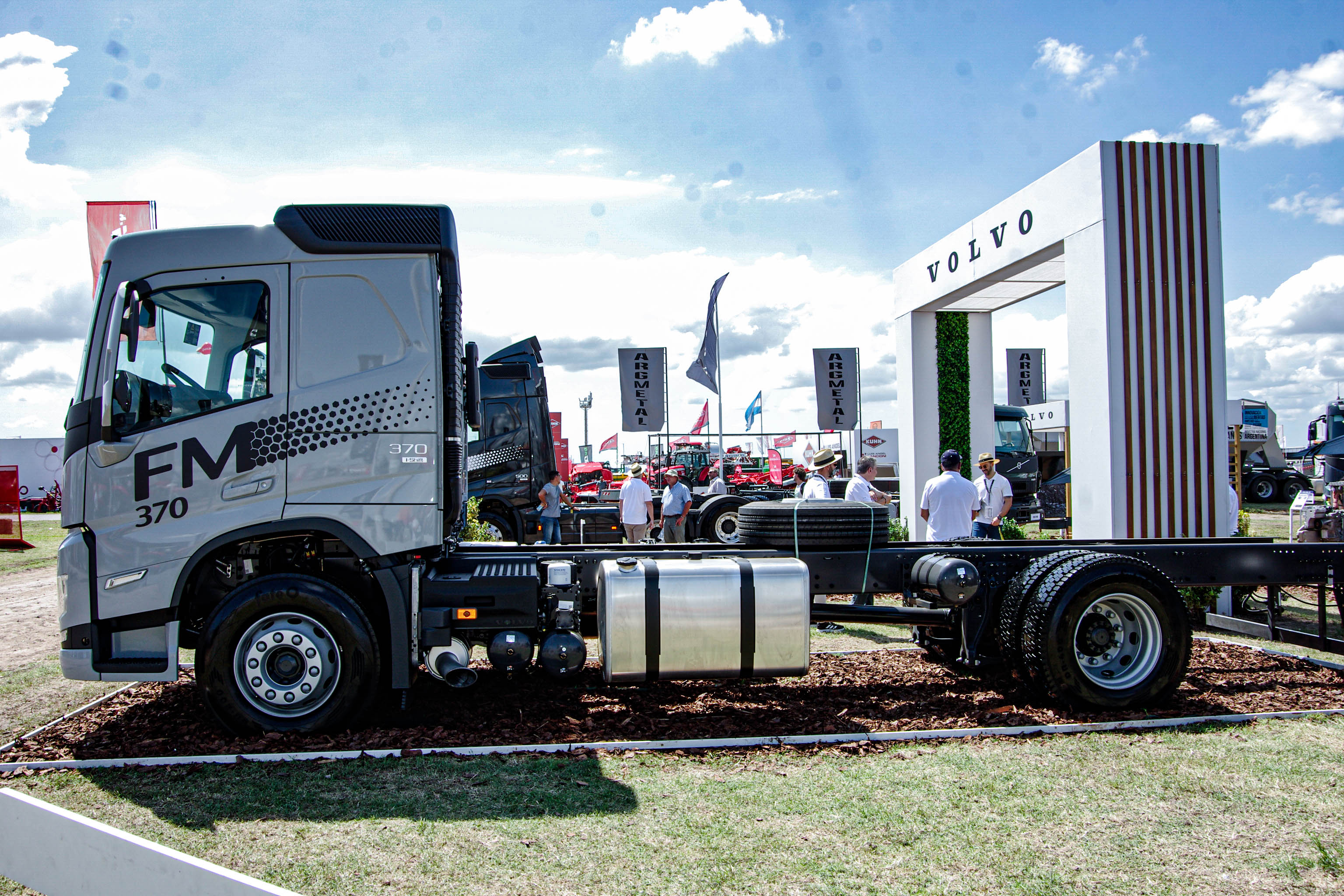 Volvo Trucks: seguridad e innovación en Expoagro 2025