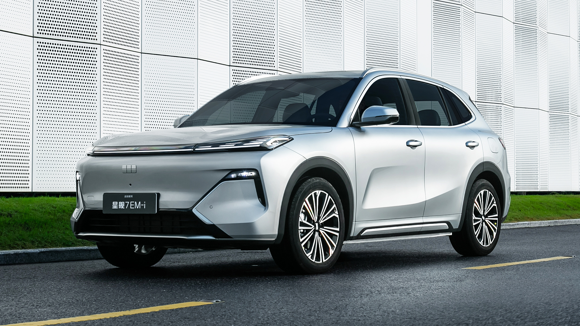 Un avenir hybride rechargeable pour la Smart #5