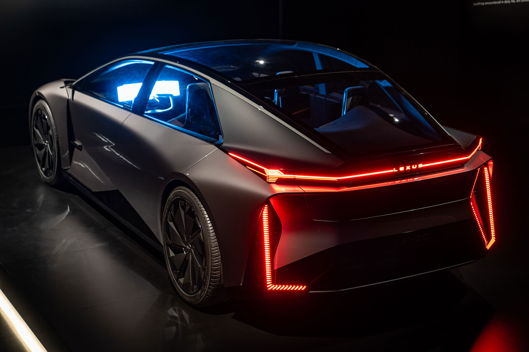 Lexus, Milano Tasarım Haftası'na çıkartma yaptı