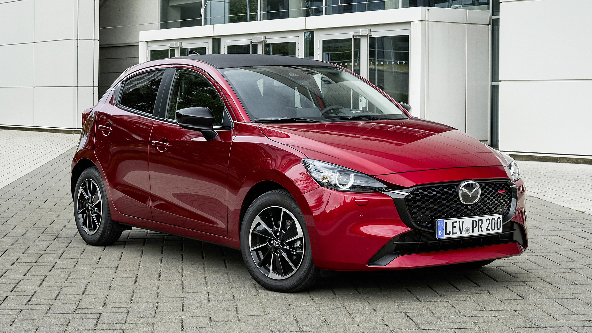 I consumi delle auto a benzina (sulla carta): la classifica 2025