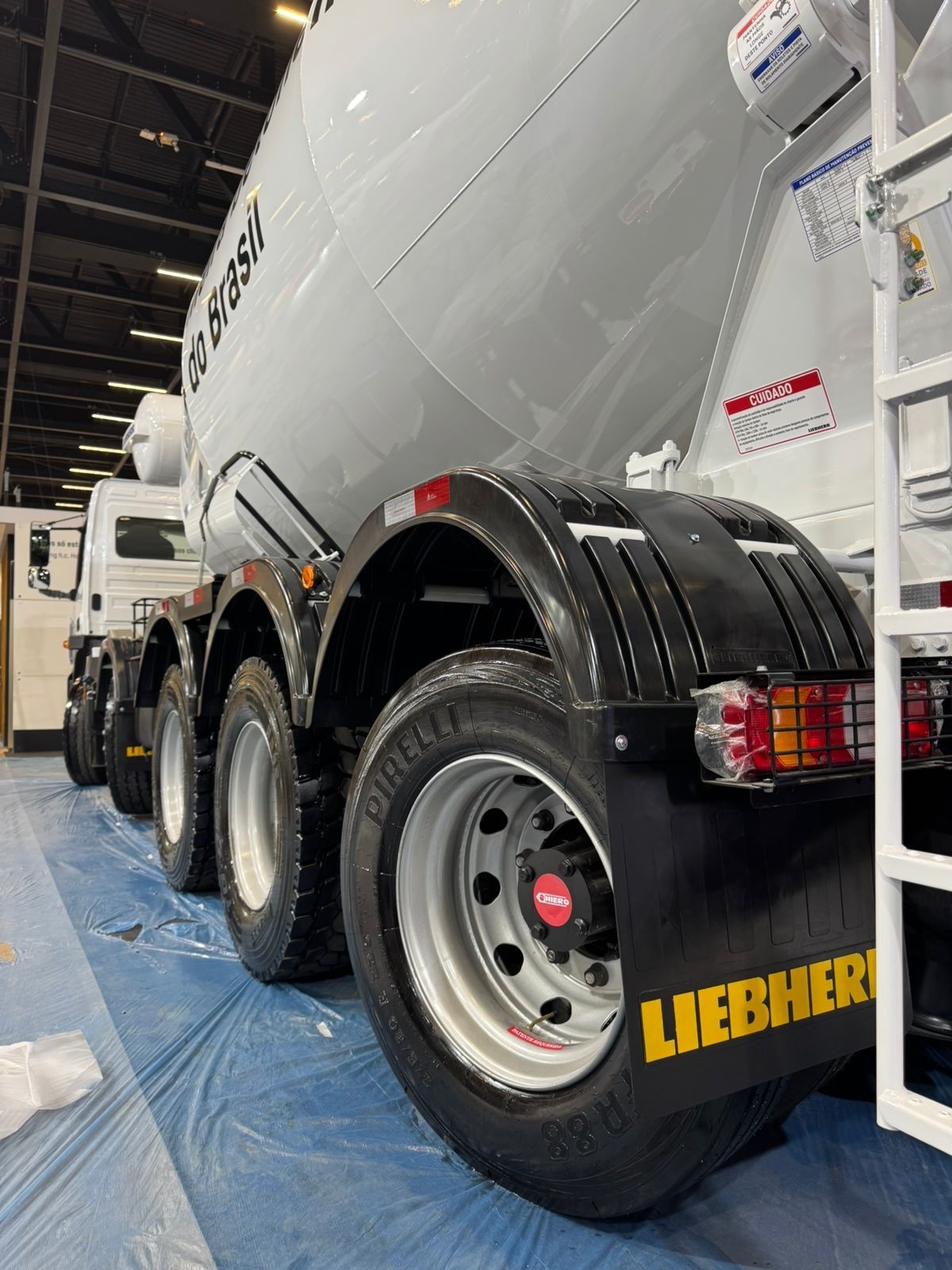Mercedes-Benz Atego 3330 10x4: hormigonero desarrollado en Brasil