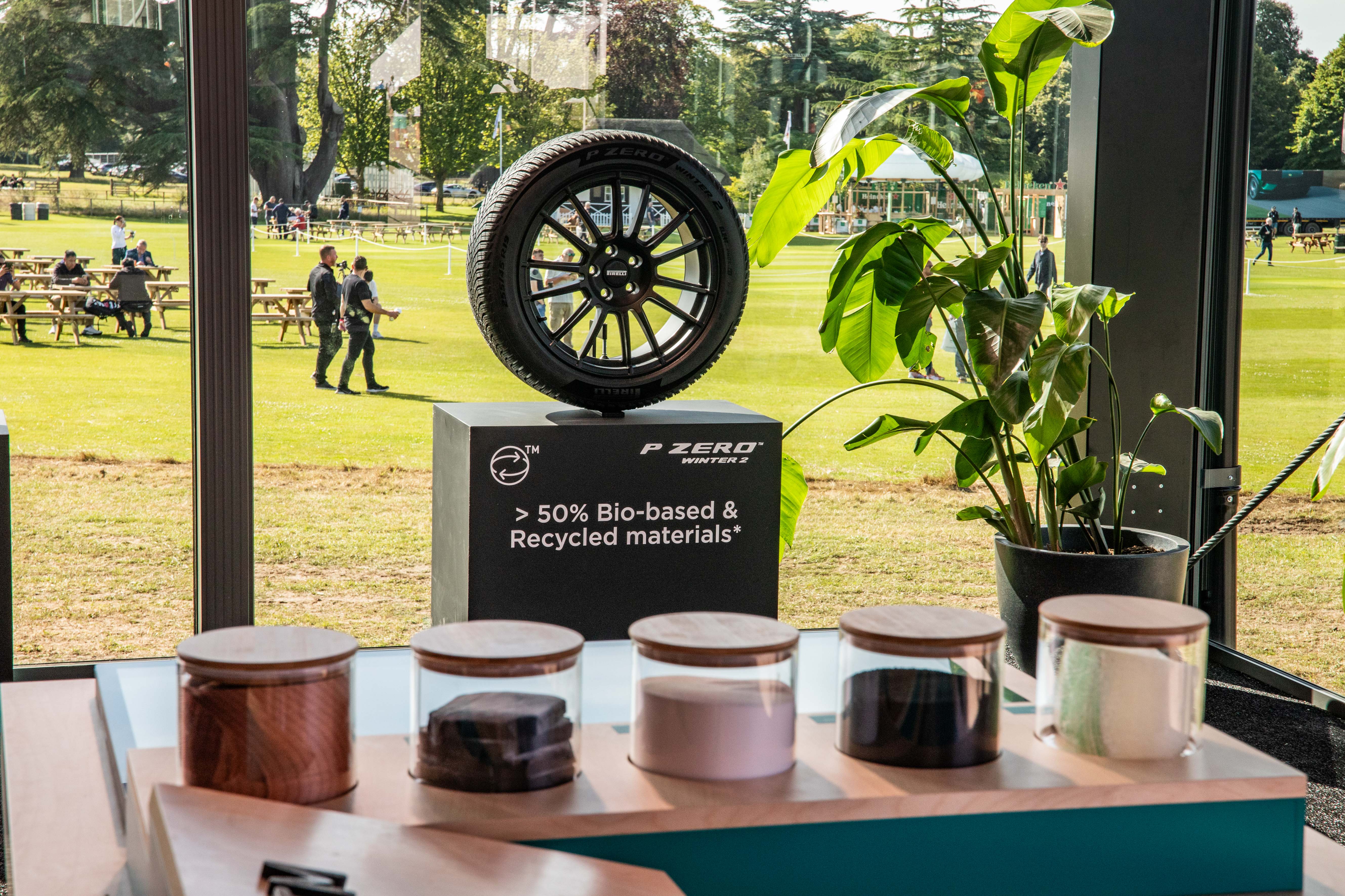 Pirelli presenta a Goodwood l'evoluzione delle gomme del futuro
