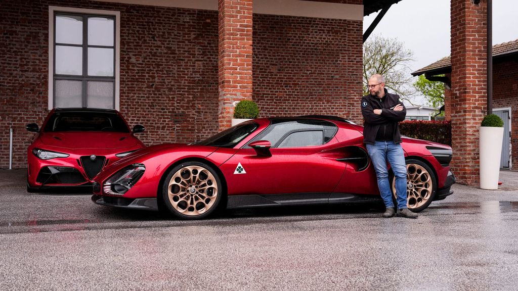 Alfa Romeo 33 Stradale 2025: prova, motore, prezzo, interni, video