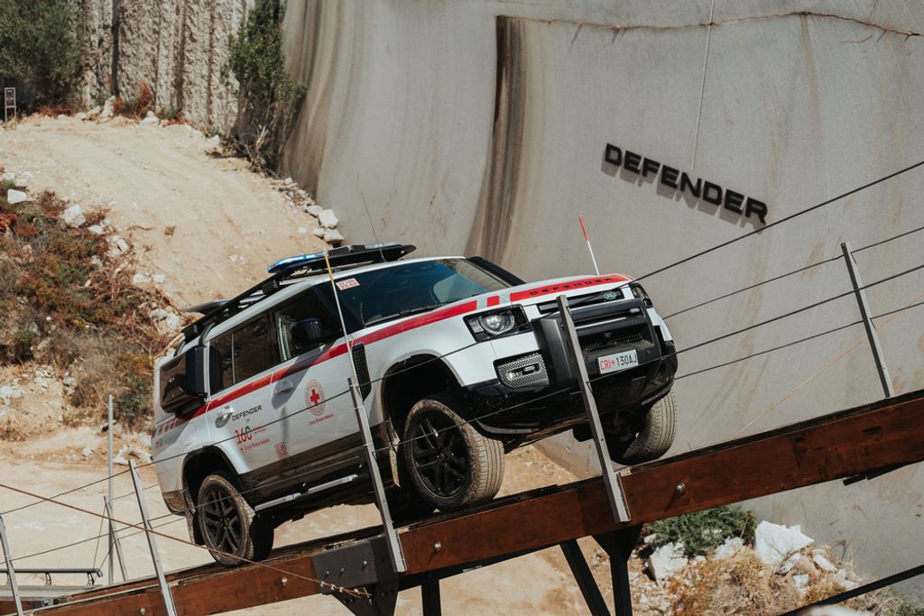 El Land Rover Defender se une a la Cruz Roja Italiana