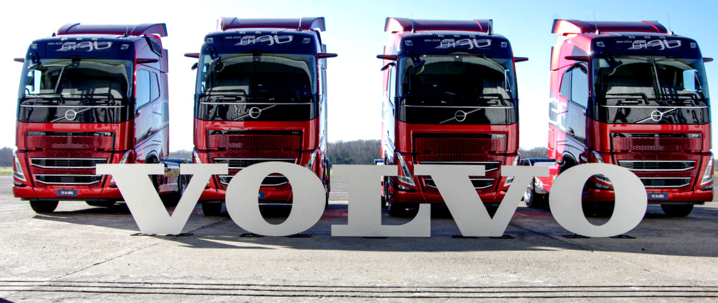 Contacto en Campo de Mayo: Volvo FH Edición Especial 30 años