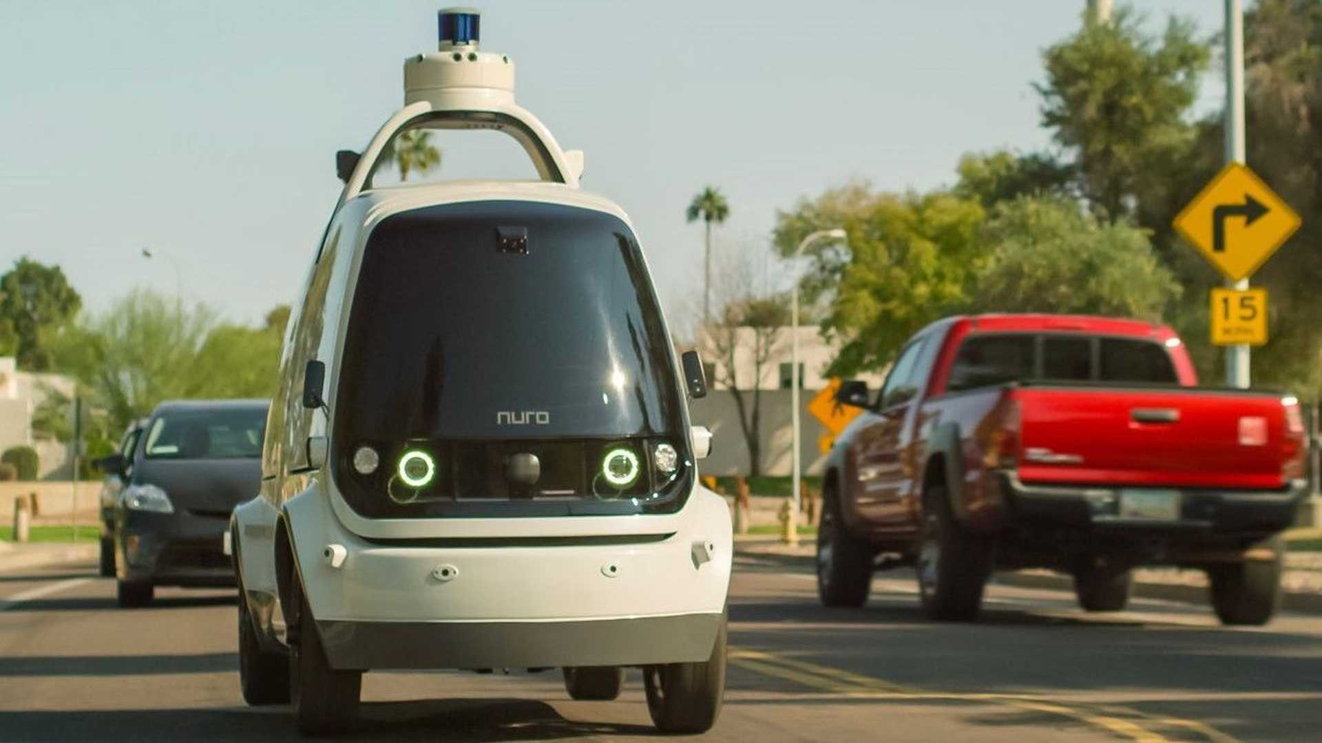 Google e Toyota lançam minivan elétrica que faz entregas sozinha