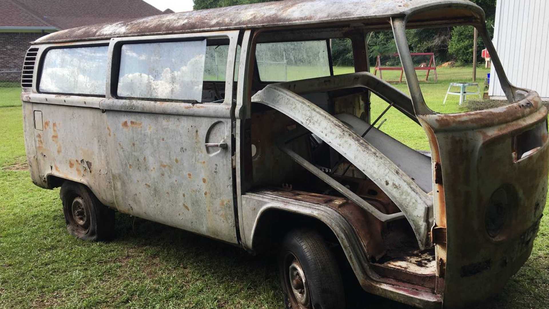 Check Out This Volkswagen Bus Starter Collection | Motorious