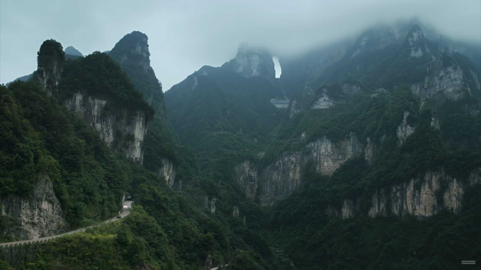 Ken Block hoont im Climbkhana-Two-Video durch China