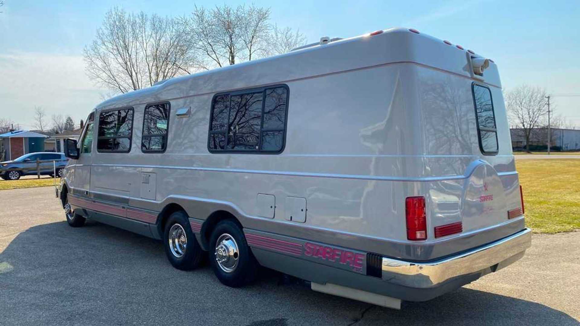 Una rara autocaravana Eldorado Starfire, de estilo limusina, en venta