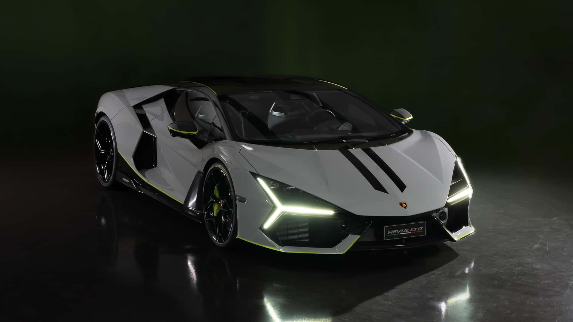 Lamborghini presents an exclusive new Revuelto