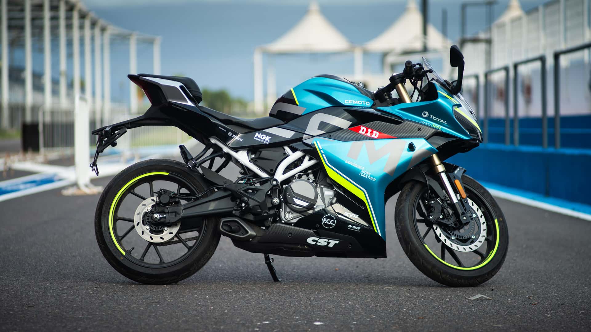 Lanzamiento: CFMoto 300SR