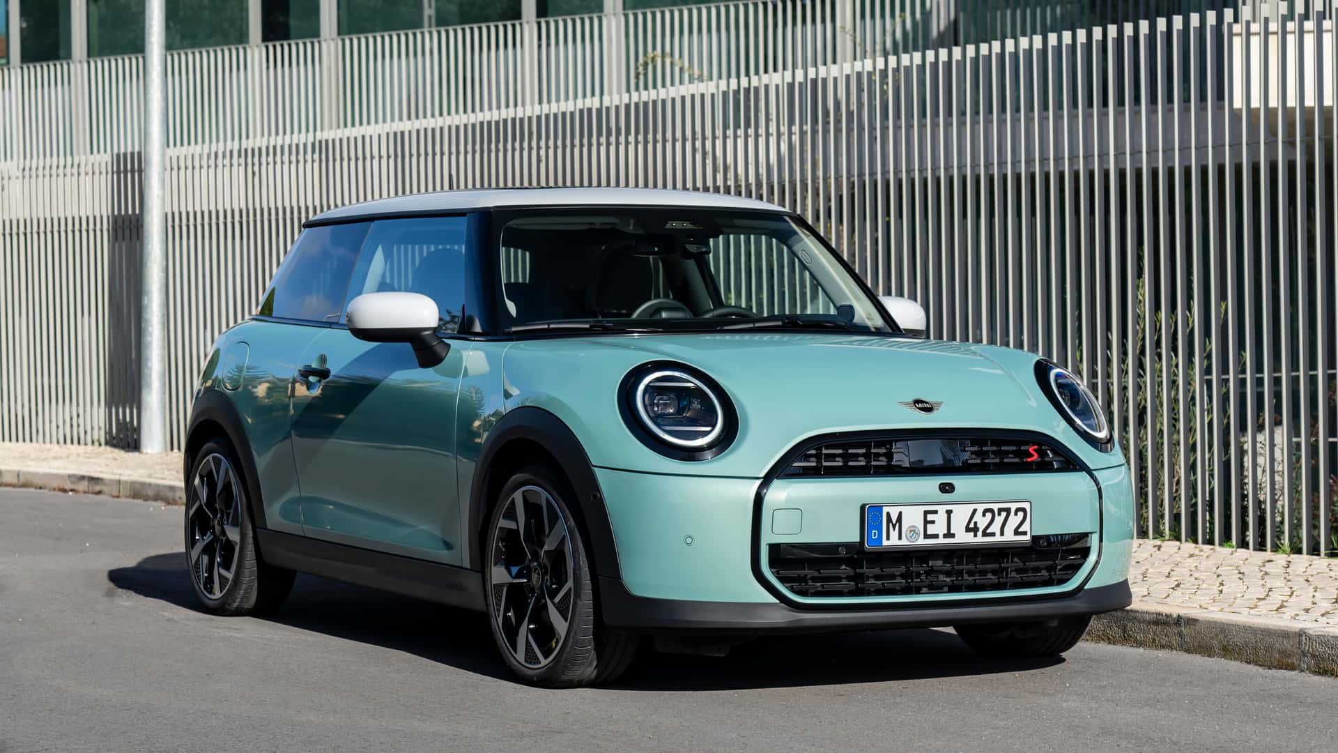 Mini Cooper S Classic trim makes its debut