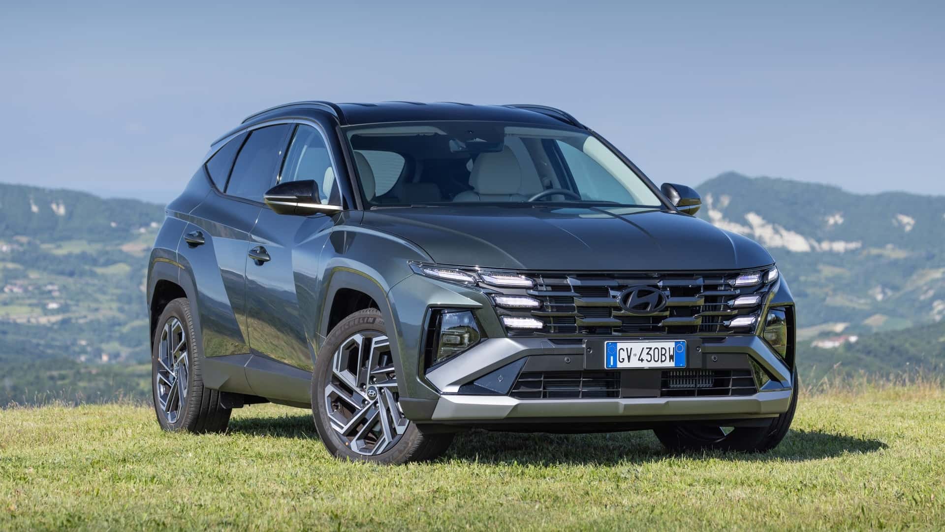 Hyundai Tucson 2024: interni, motori, prezzi, informazioni