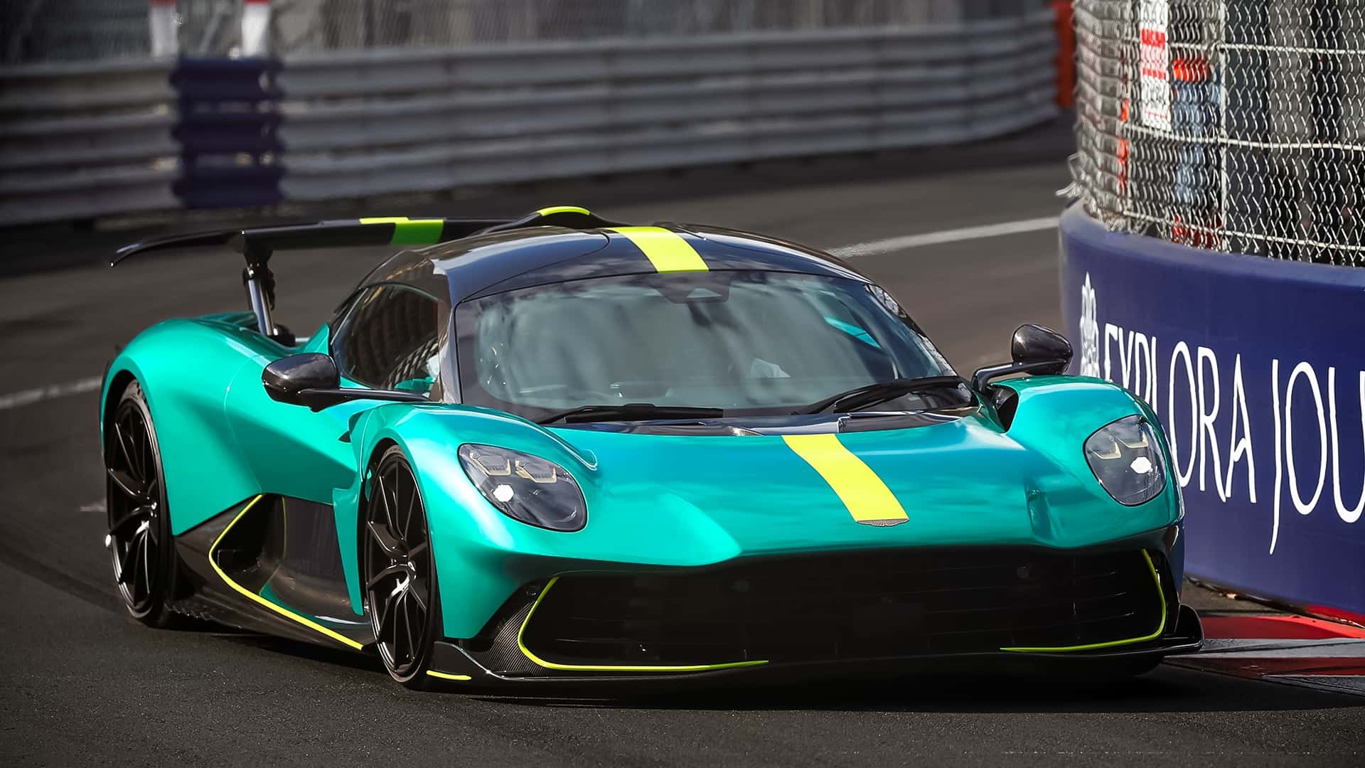 L’Aston Martin Valhalla fait sa première sortie publique à Monaco avec ...