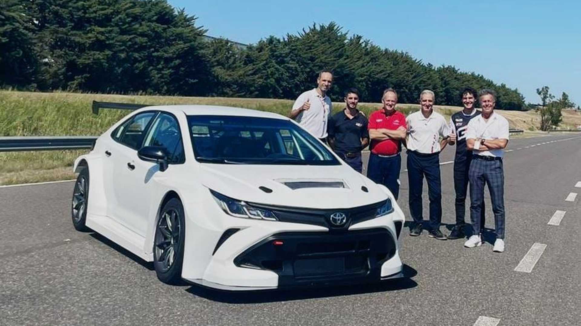 Debutan los primeros cinco clientes del Toyota Corolla TCR argentino