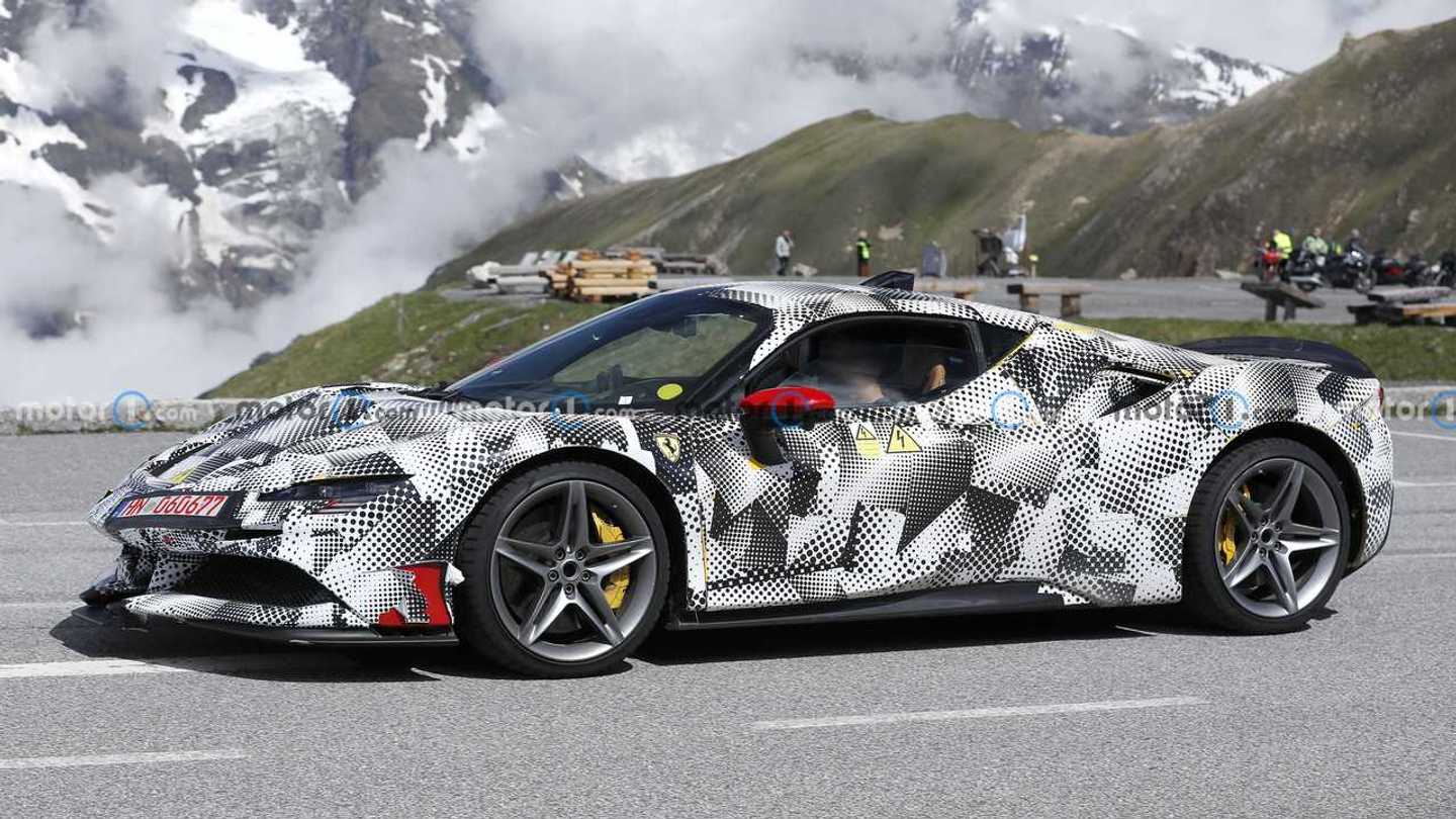 La version Speciale de la Ferrari SF90 Stradale sur la route
