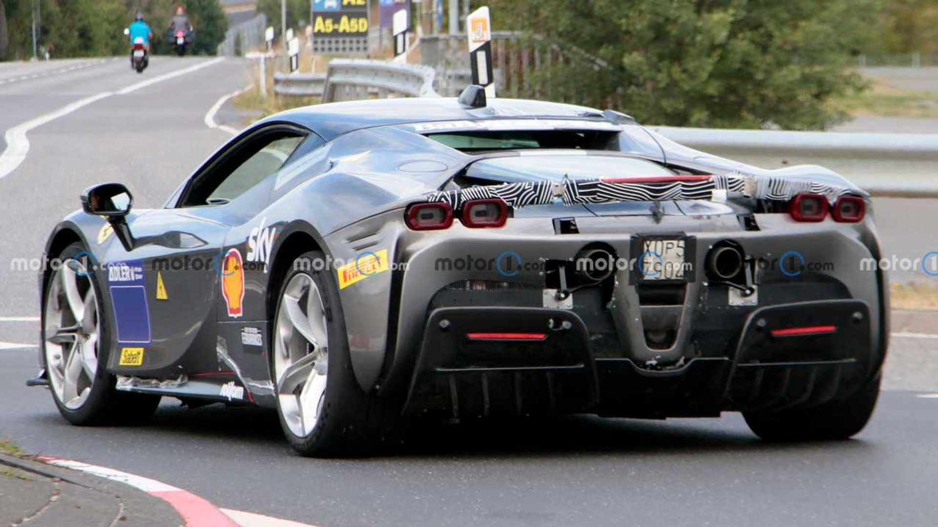 Ferrari SF90 Versione Speciale Nürburgring'de test edilirken yakalandı!