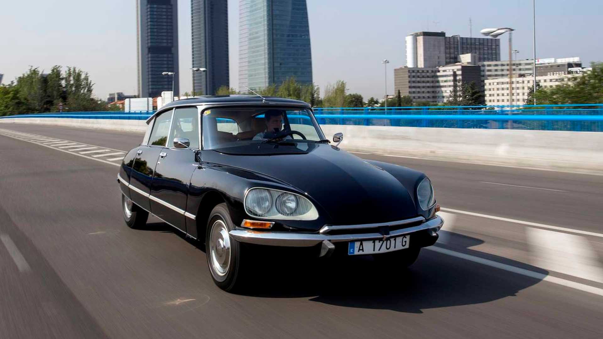 Disfruta de un paseo por Madrid, a bordo de un Citroën DS Tiburón