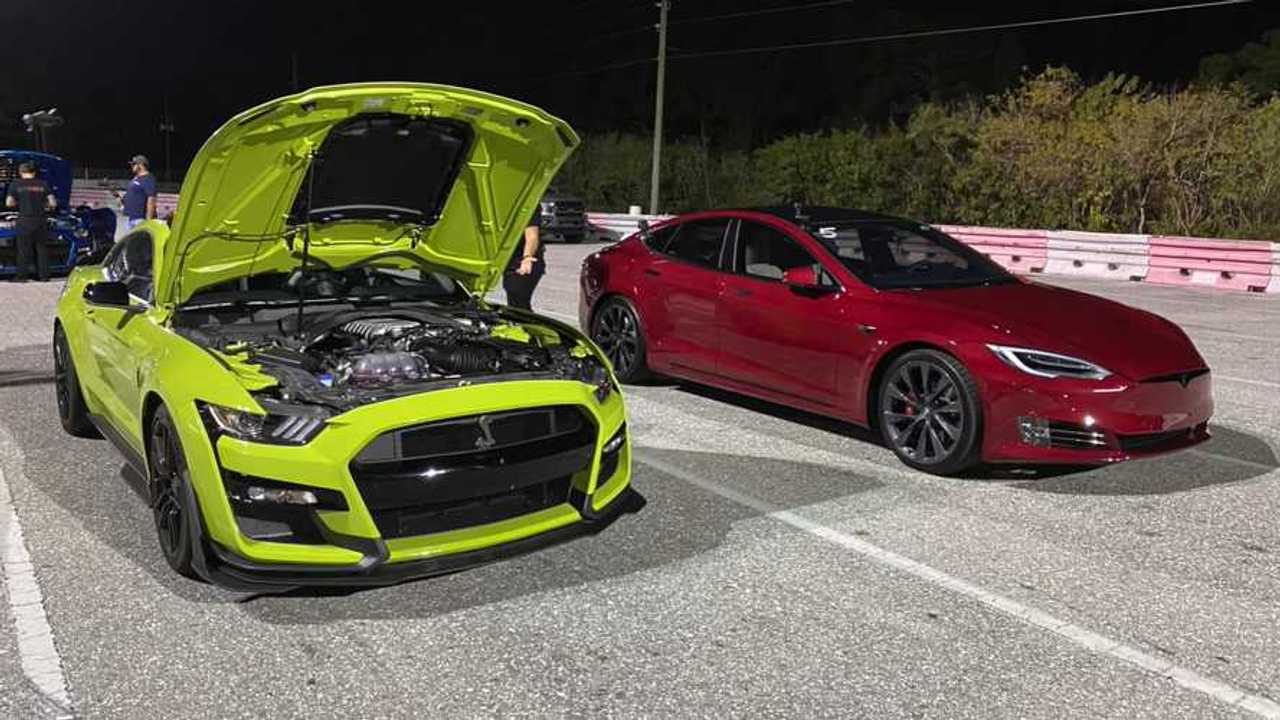 Shelby GT500 meets Tesla Model S Performance at drag strip
