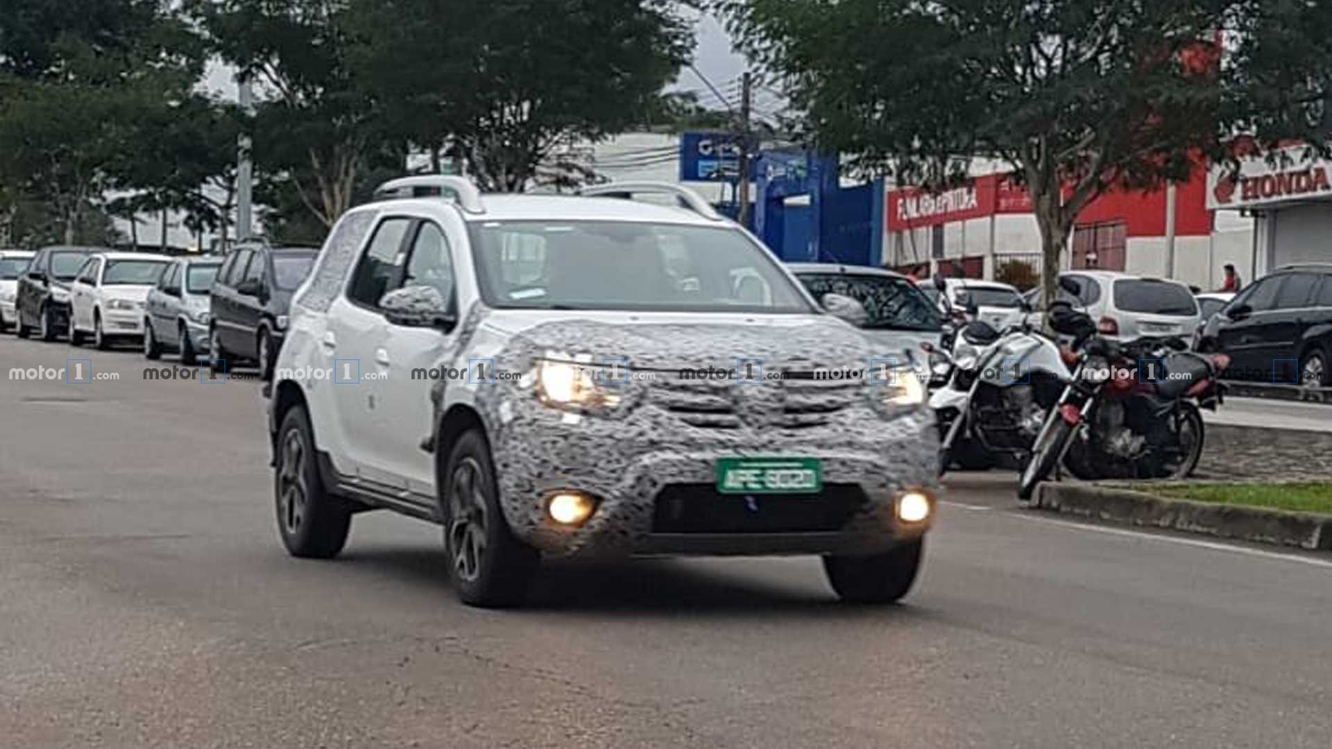 Flagra: Novo Renault Duster nacional reduz disfarce, mas só chega em 2020