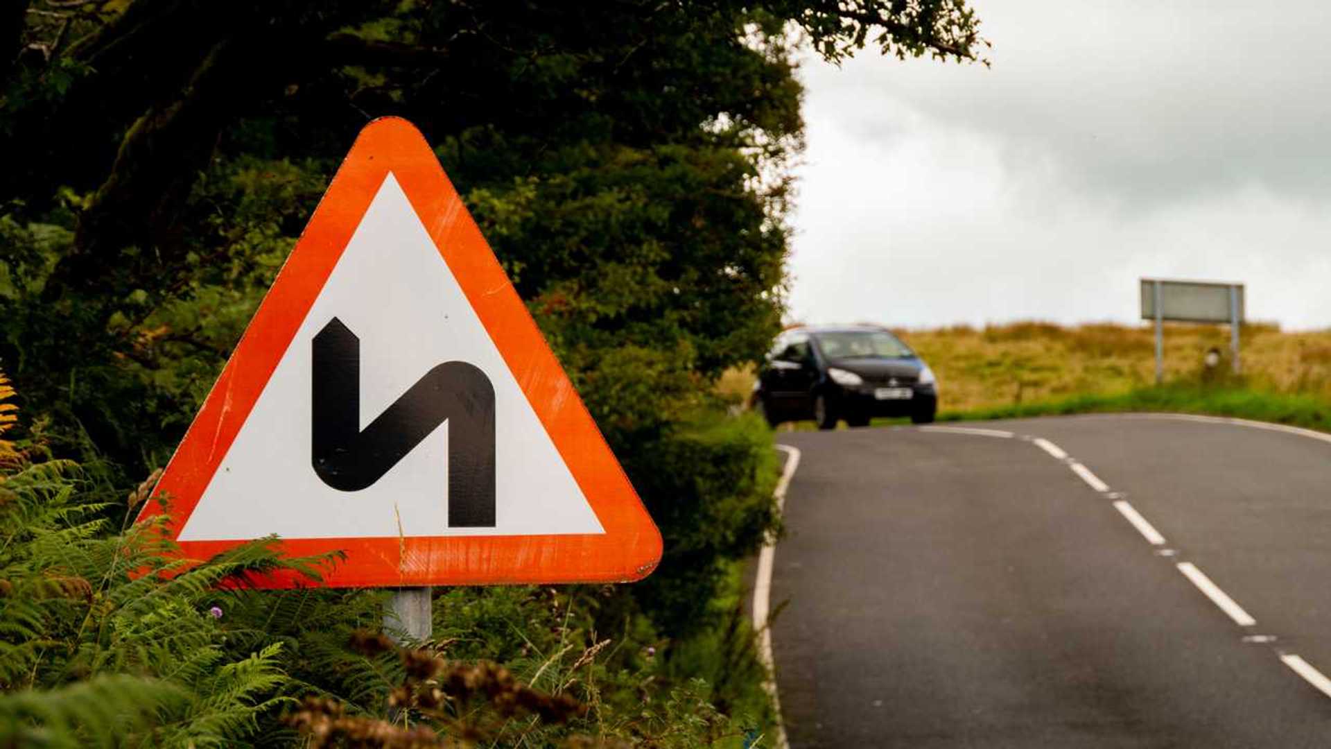 Half of UK drivers speed on 60mph country roads