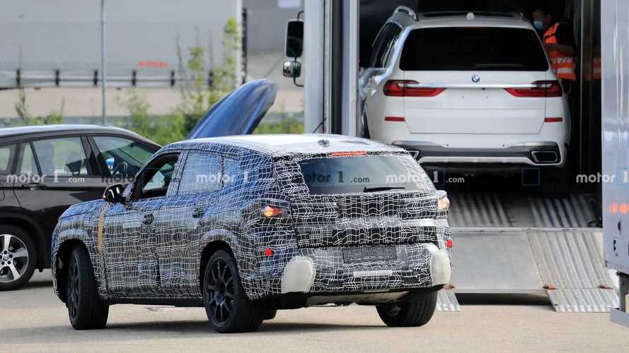 BMW X8 2021: render con unos extraños faros, visibles en fotos espía
