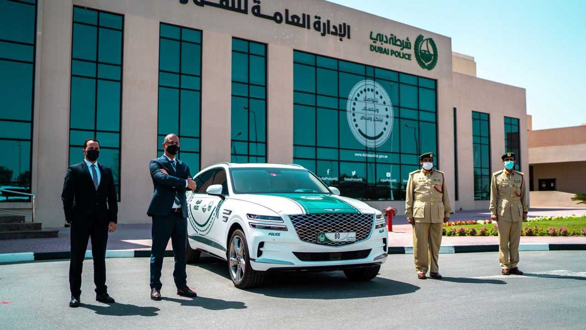 La policía de Dubái estrena un Genesis GV80 como coche patrulla