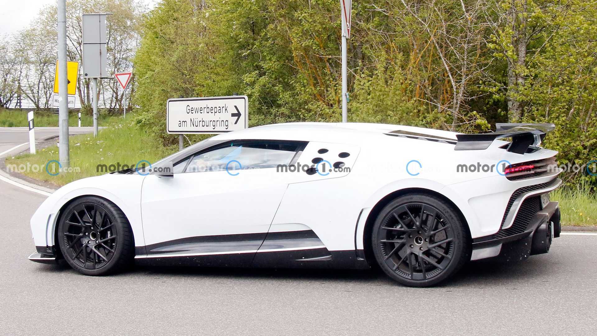 La Bugatti Centodieci surprise à fond sur le Nürburgring