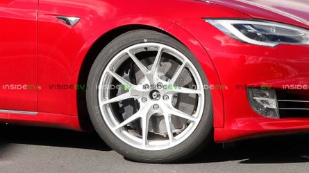 New detailed images of Tesla Model S P100D+ Plaid surface