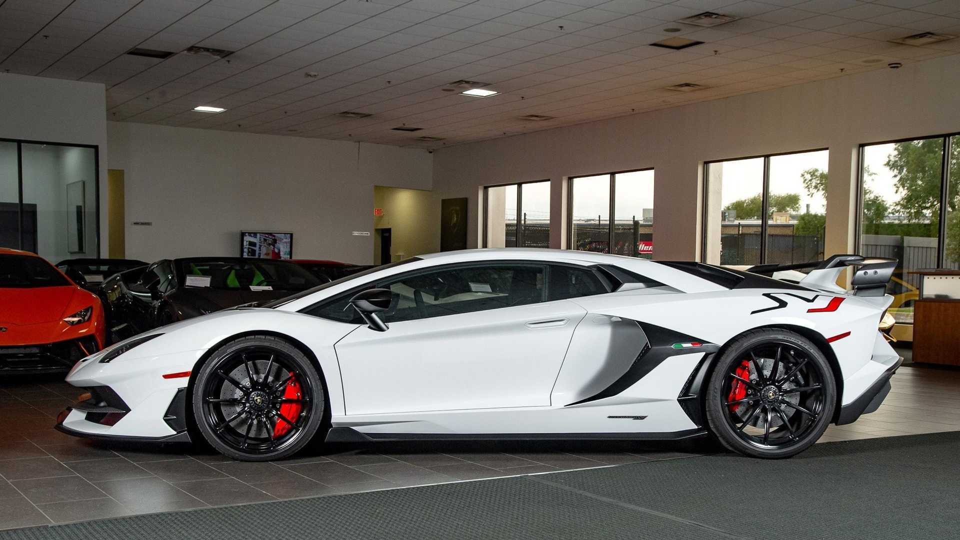 Break Necks With A 2019 Lamborghini Aventador SVJ | Motorious