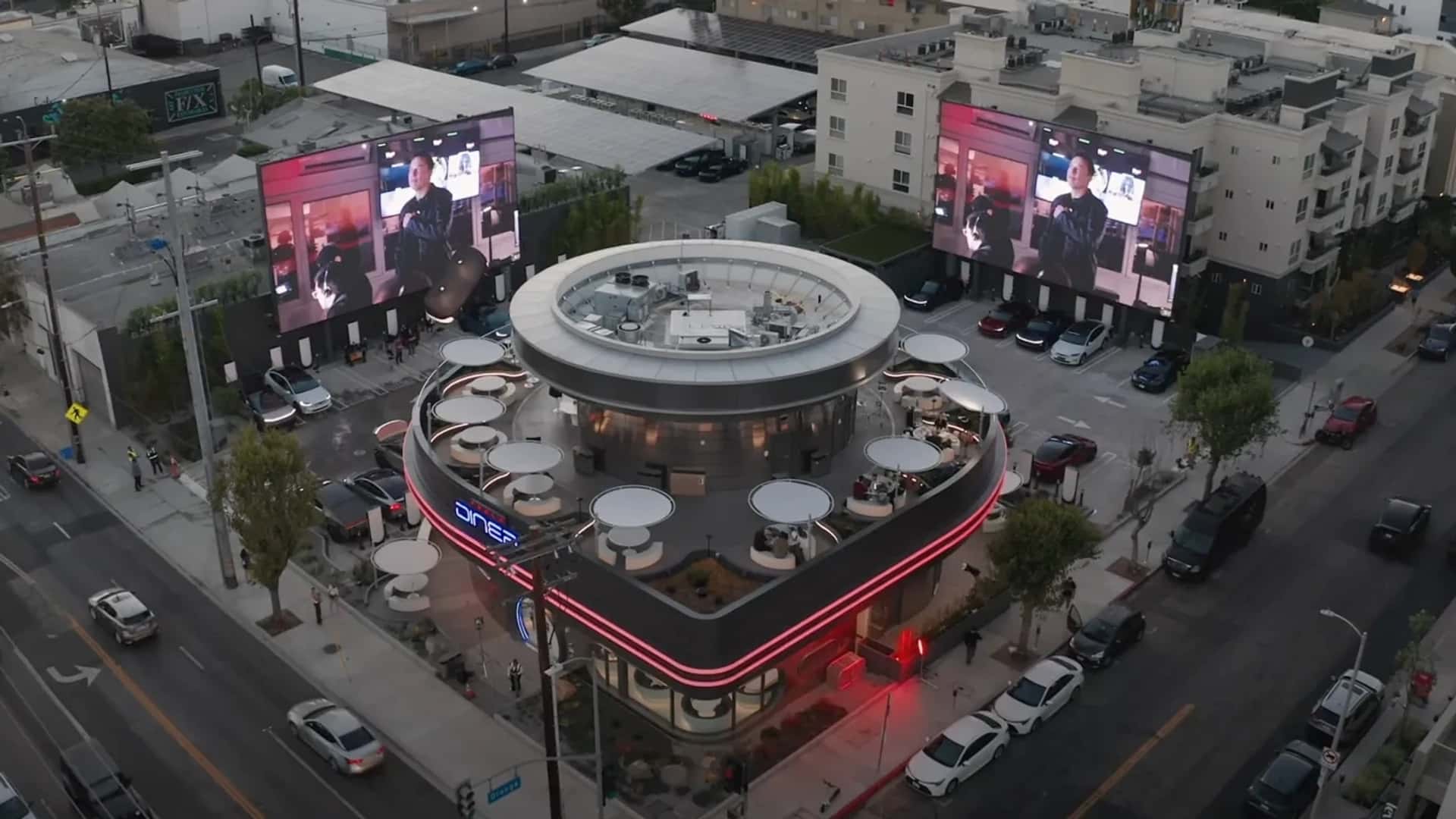 Le restaurant drive-in de Tesla ouvre ses portes à Hollywood