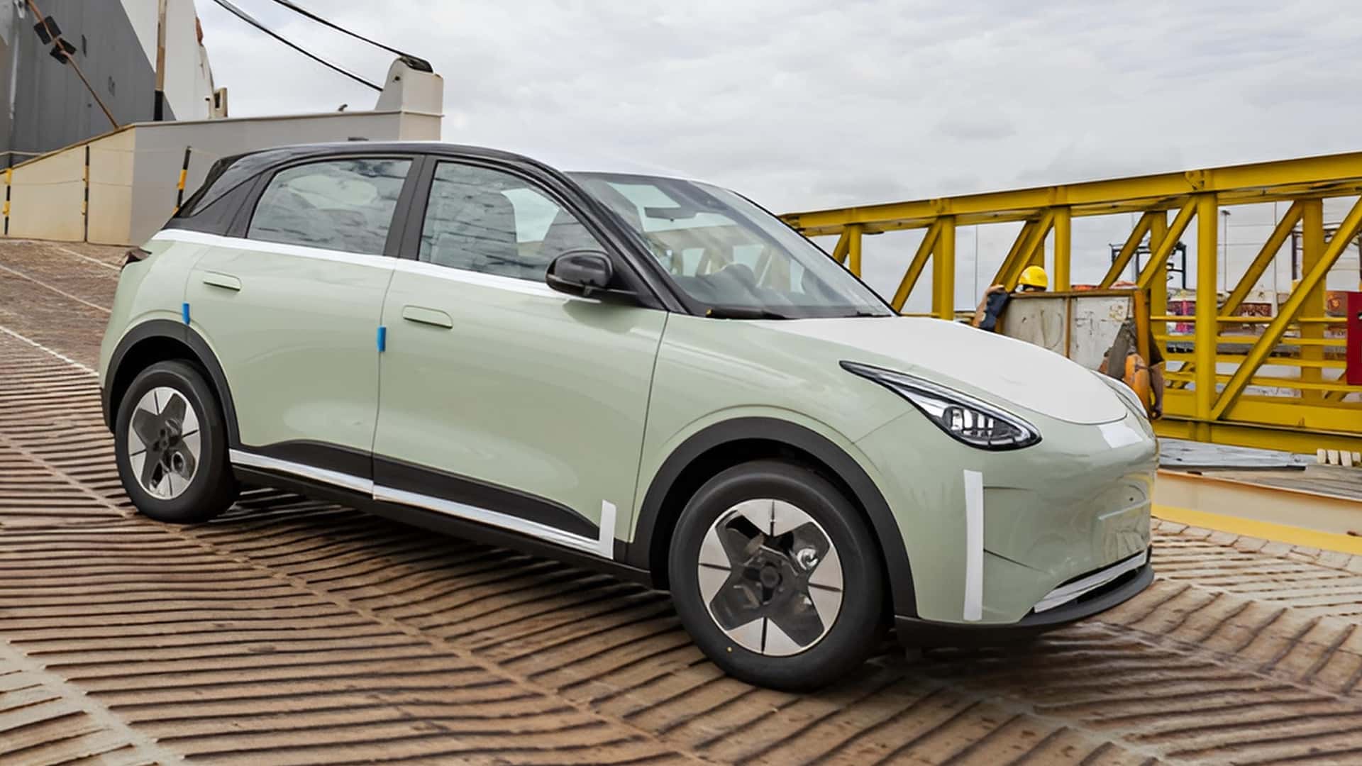 Geely EX2 desembarca no Brasil e será lançado em novembro