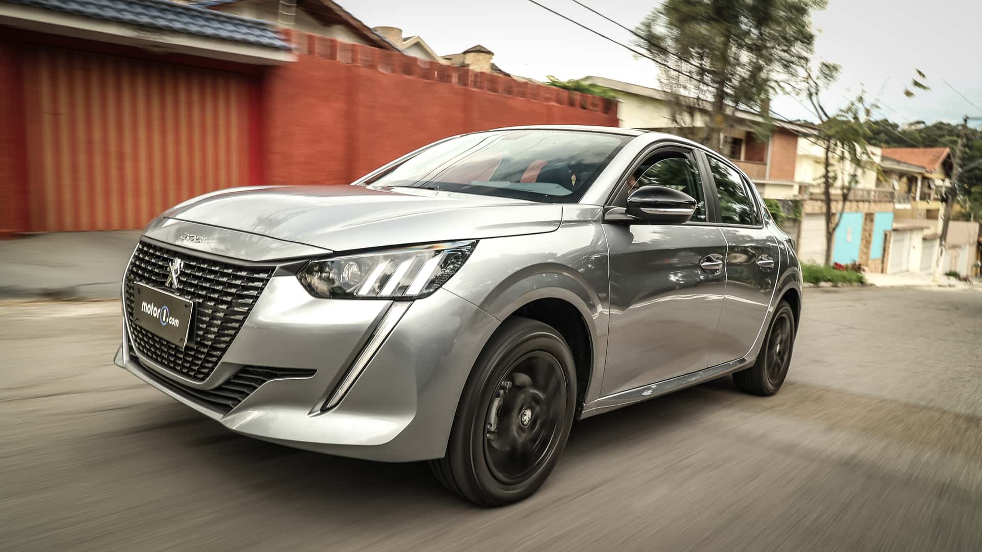 Perto de mudar, Peugeot 208 tem até R$ 16 mil de desconto em promoção