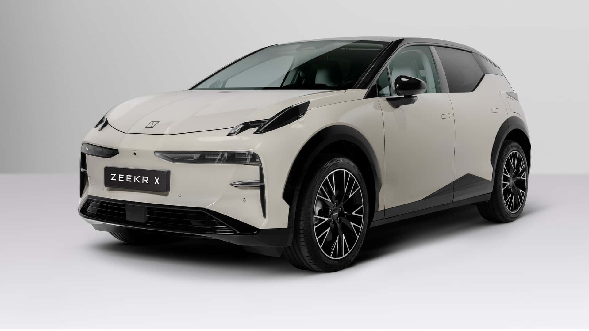 Zeekr revela fotos de primeiras unidades dos modelos X e 001 em porto no Brasil – ALL THE CARS