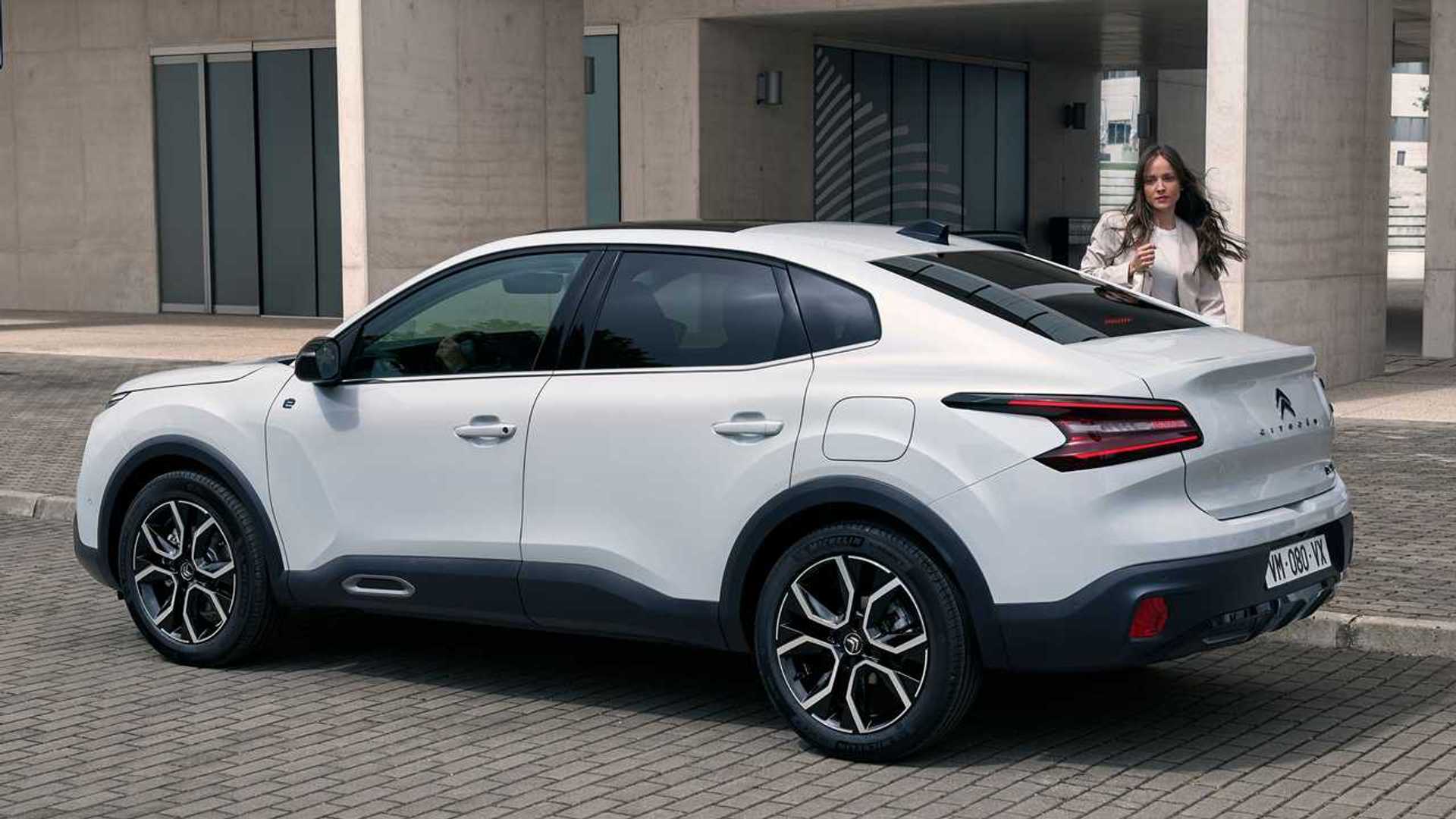 Citroen C4 X, prezzi e allestimenti del crossover francese