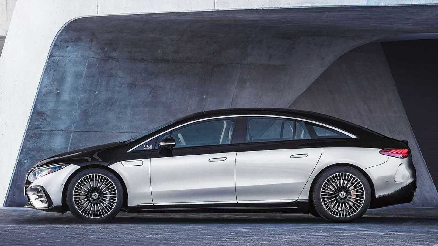 BMW i7 vs Mercedes EQS, intérieurs, moteurs, gamme, prix