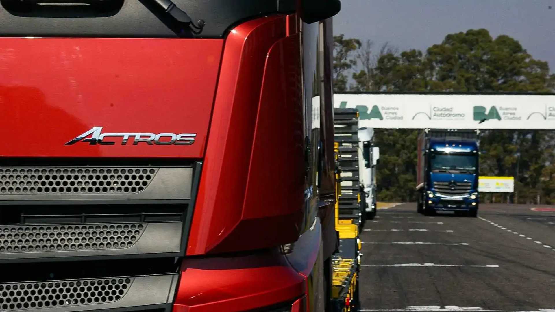 Nuevo tractor Mercedes-Benz Actros 2545 LS/33