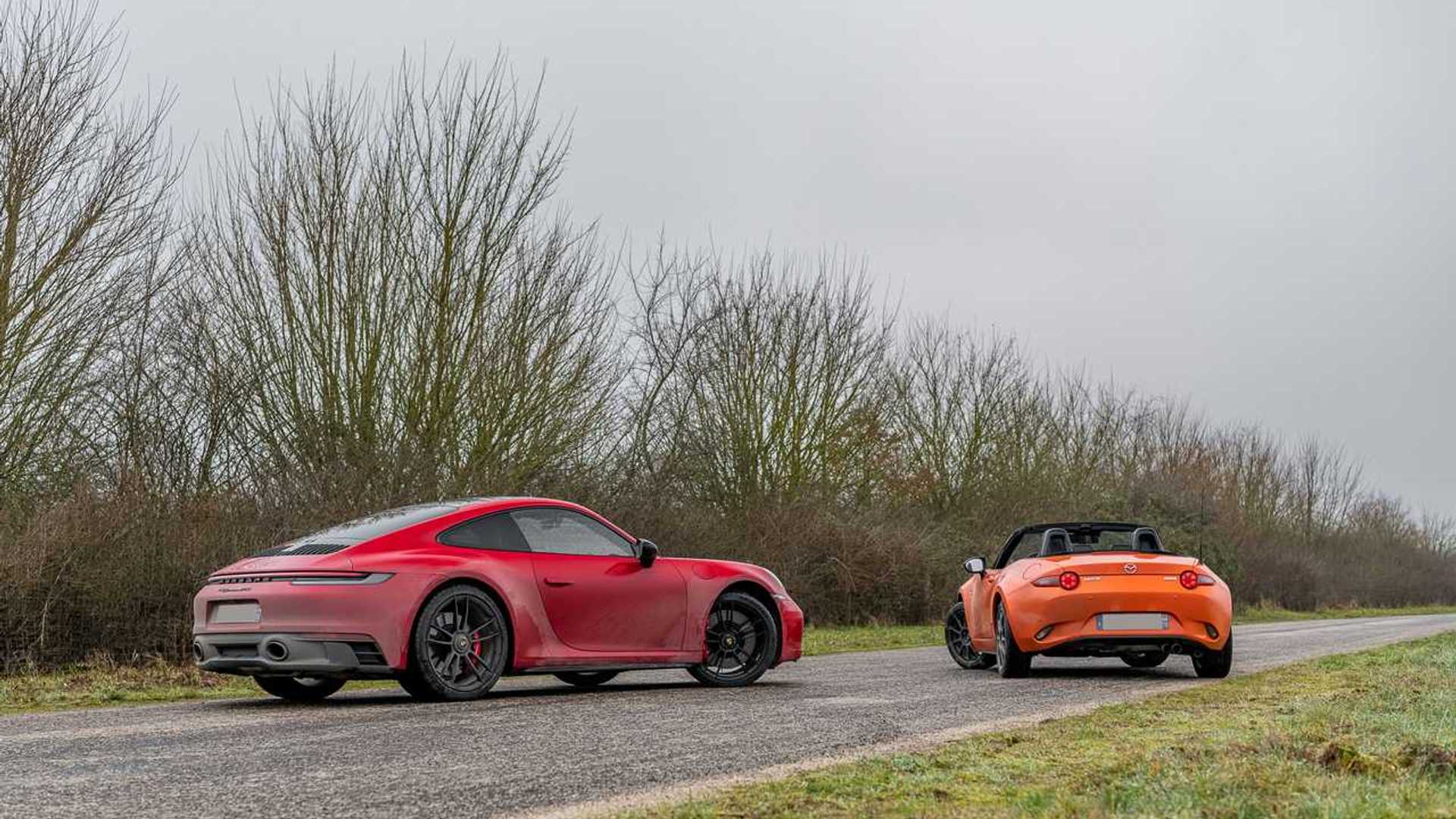 Essai comparatif : la Porsche 911 défie la Mazda MX-5