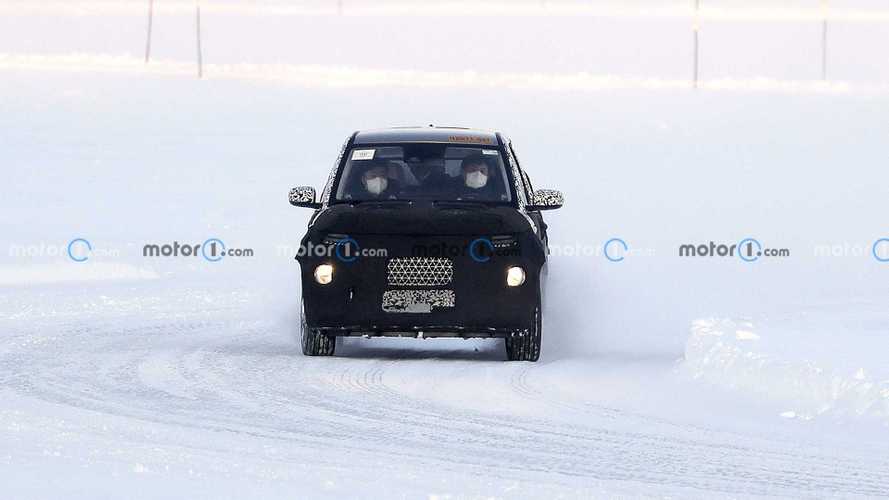 Hyundai AX-1: mini-SUV menor que o HB20 é flagrado em testes na neve