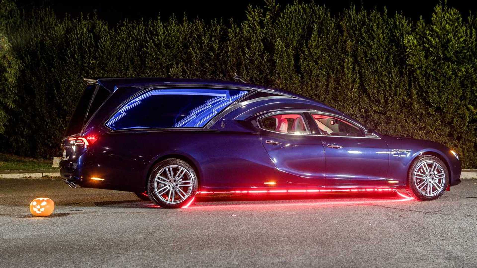 Il carro funebre, perché comprarlo se... è Halloween!