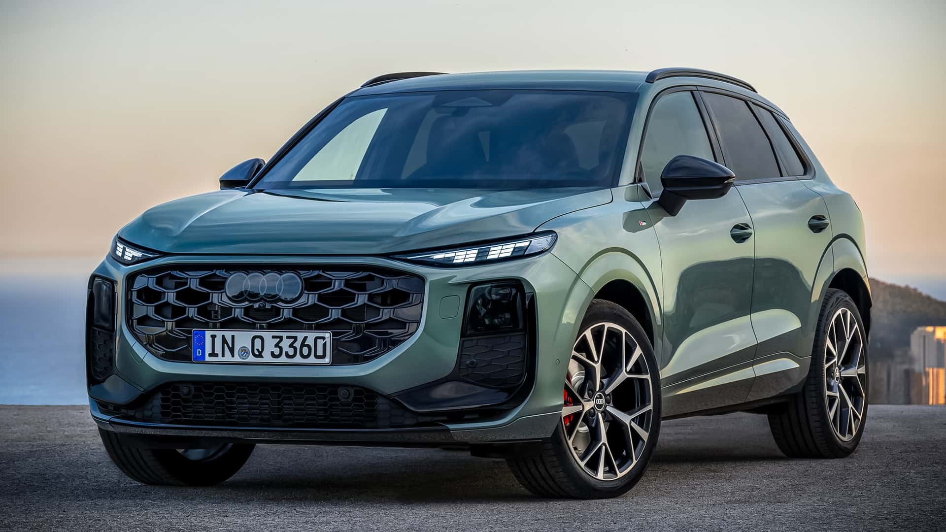 Foto: Audi Q3 (2025) vs Audi Q3 (2020) | Motor1.com