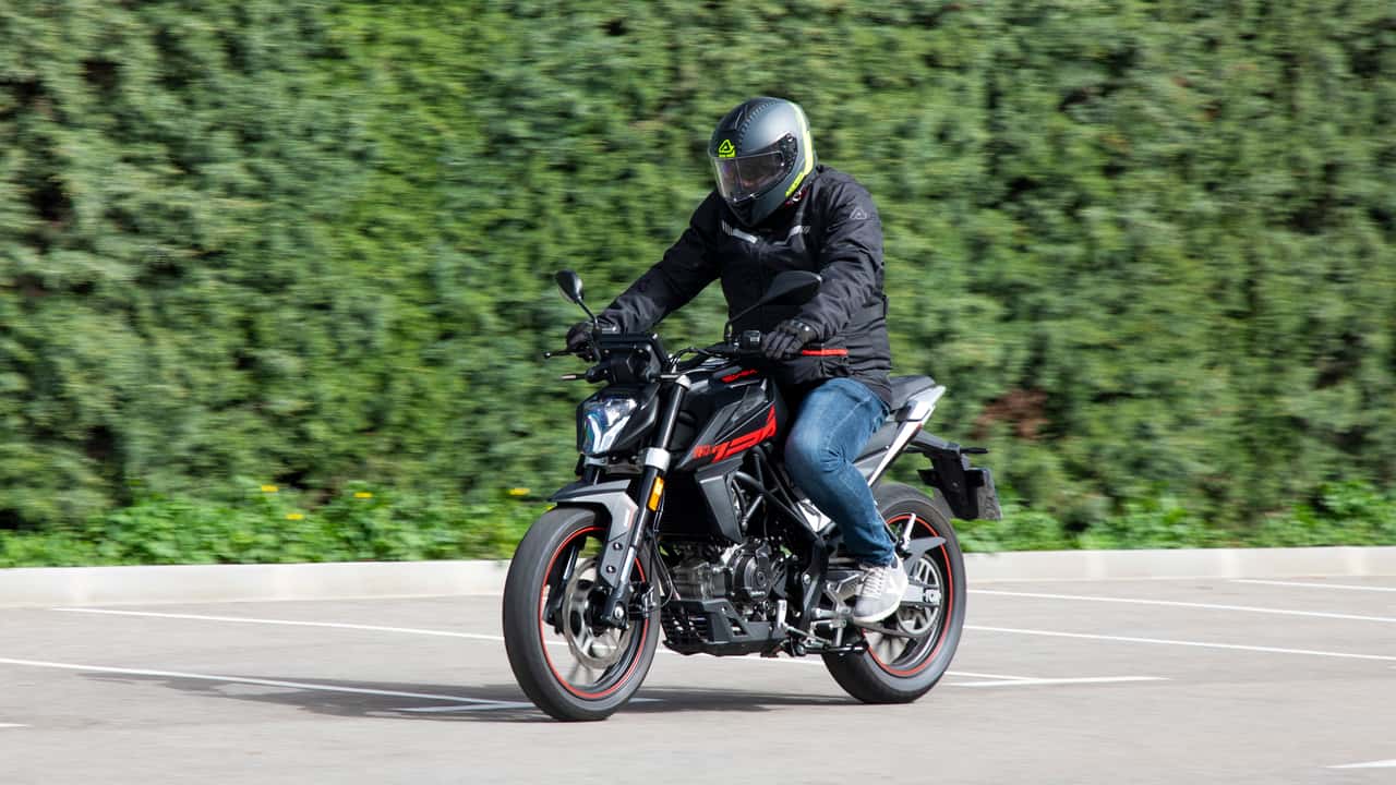 SWM Hoku 125, probamos una 'streetfighter' de iniciación con estilo