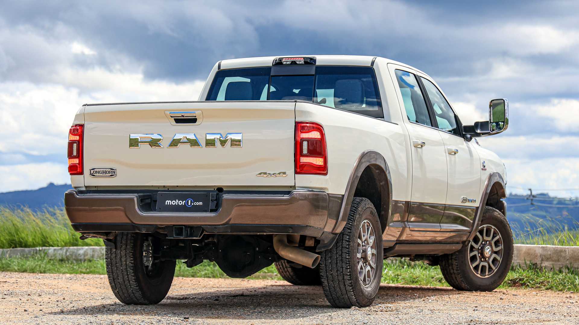 Ram 3500 Long Horn: como anda a picape com porte de caminhão