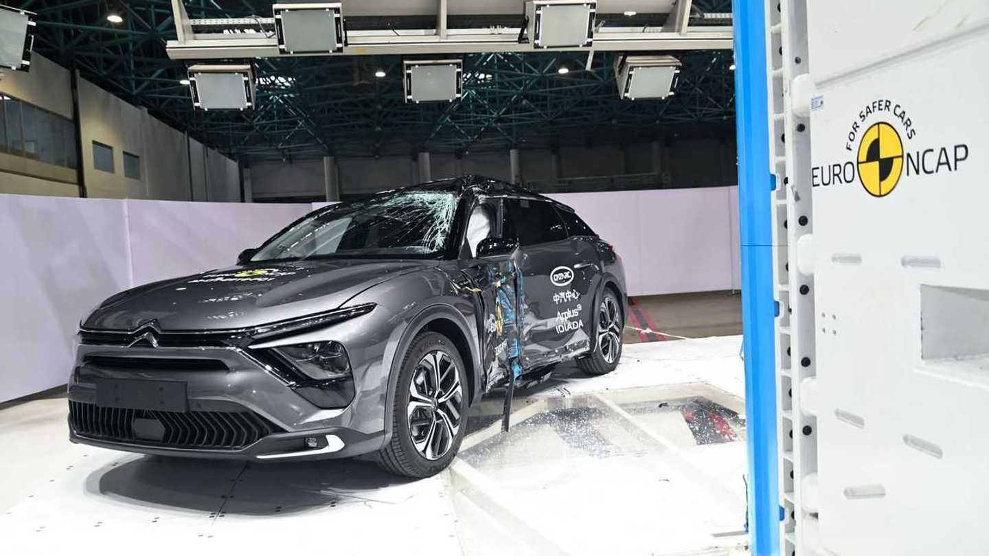 I crash test delle auto si aggiornano, ecco come sono i nuovi test