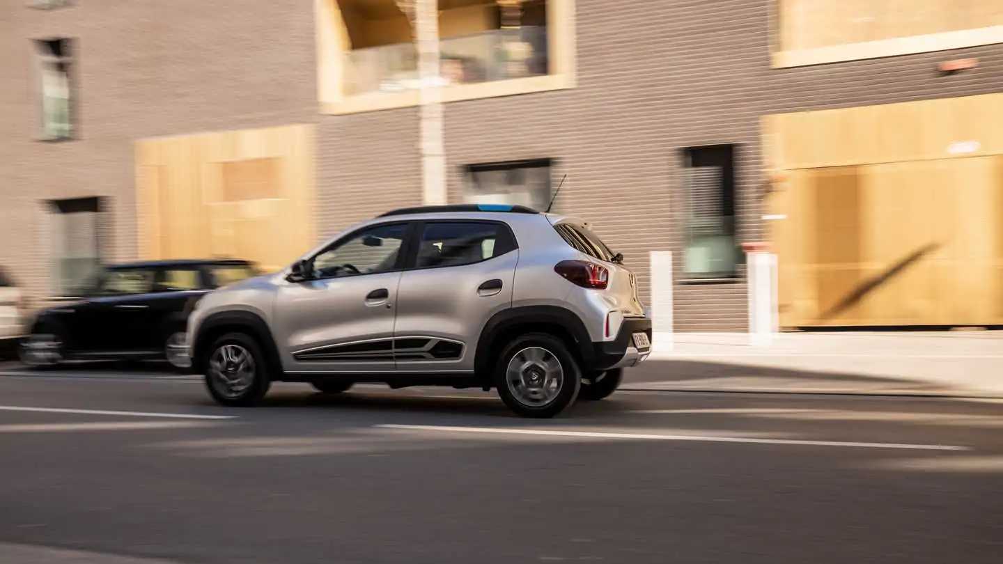 DR 1.0 vs Dacia Spring, le elettriche che costano poco a confronto