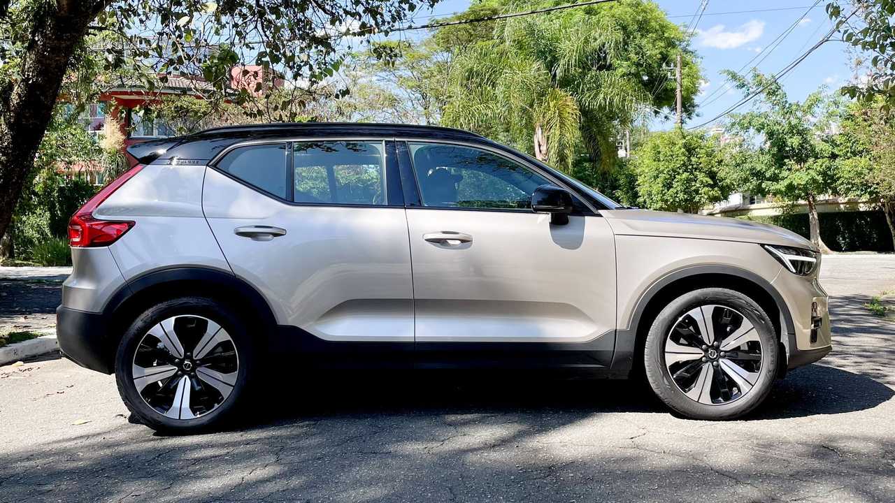 Volvo XC40 P6 2023: como anda a versão mais barata do SUV elétrico