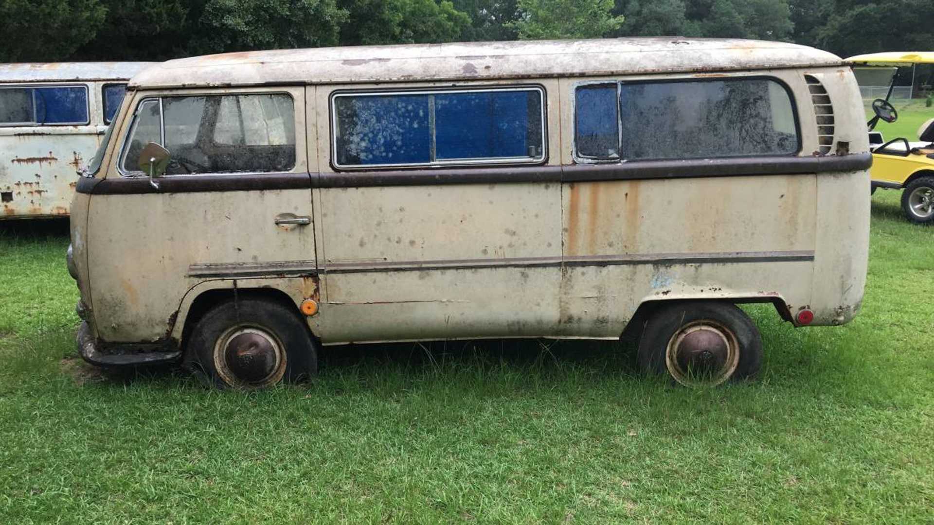 Check Out This Volkswagen Bus Starter Collection | Motorious