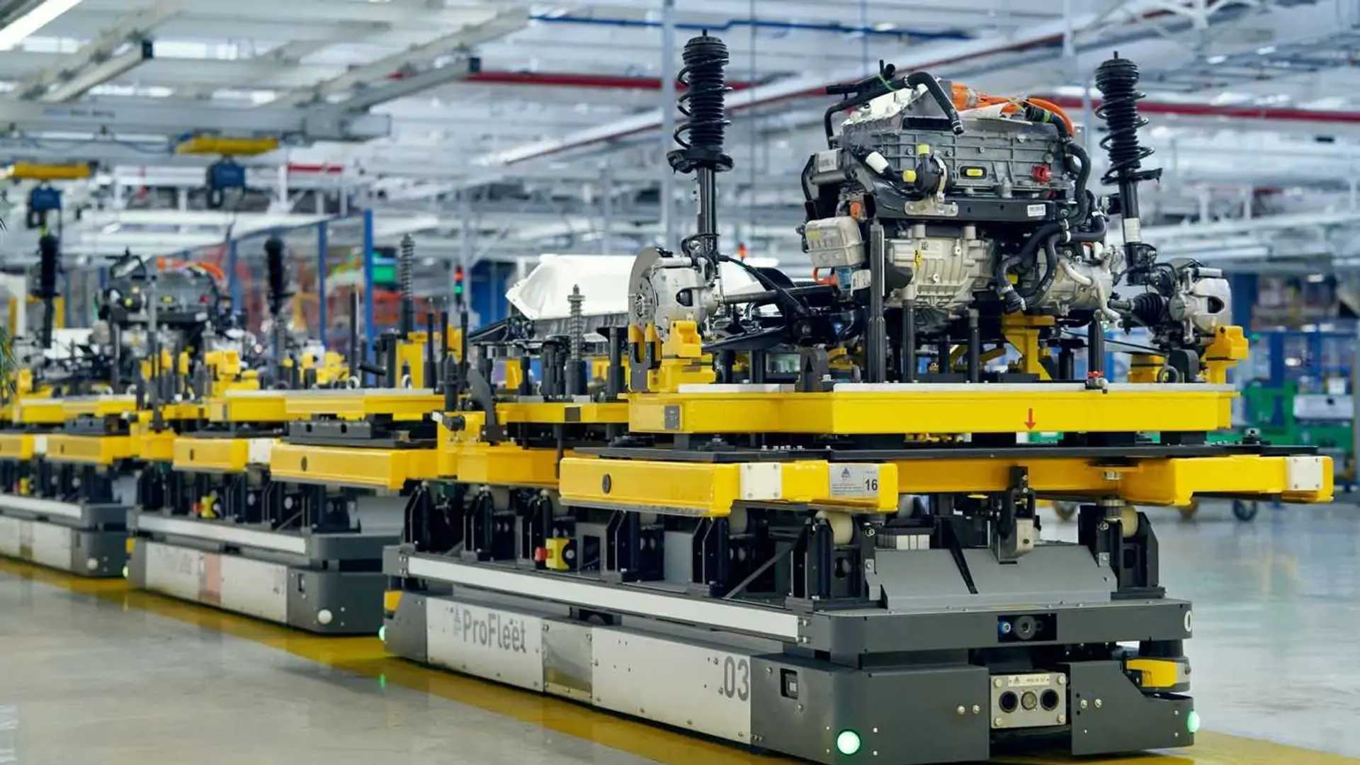 Fiat Shows Production Line Of The New 500 Electric