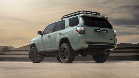 Tiga Off-Roader Toyota Bersaing dalam Drag Race