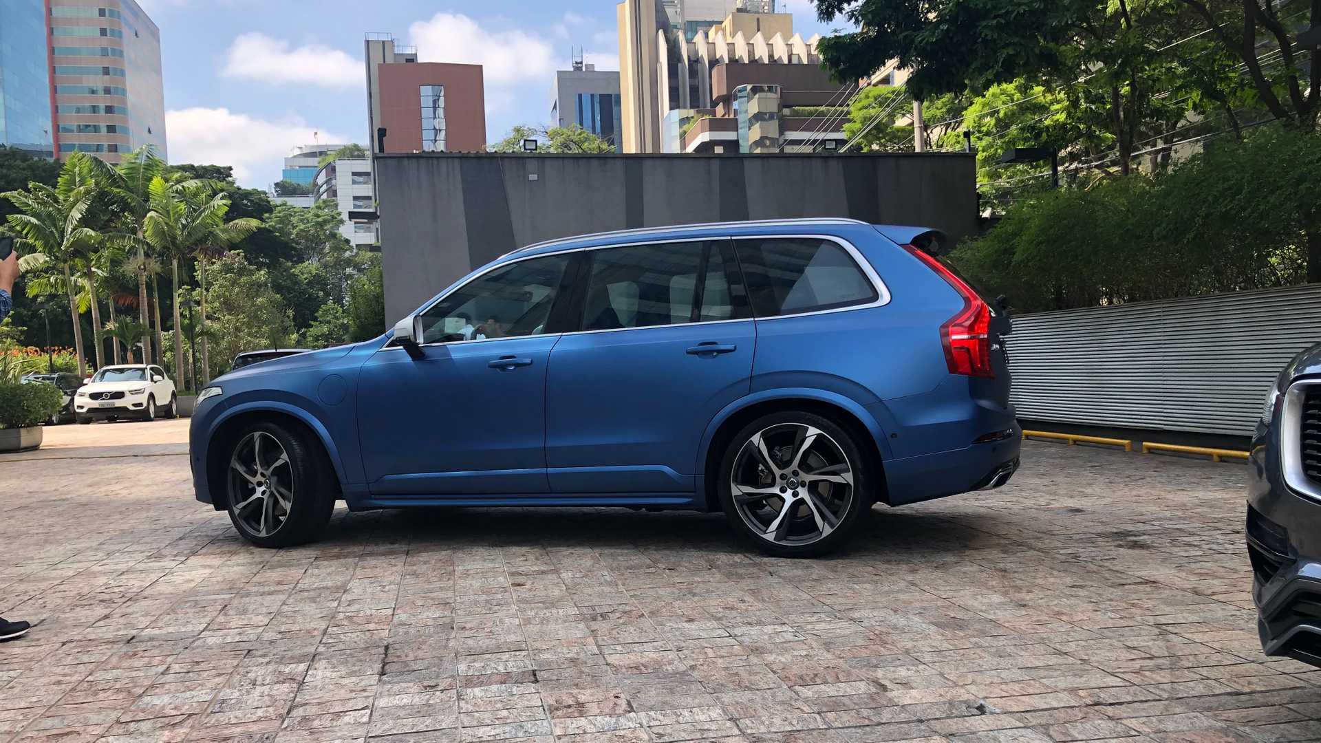 Novo Volvo XC90 T8 R-Design híbrido é lançado por R$ 429.950